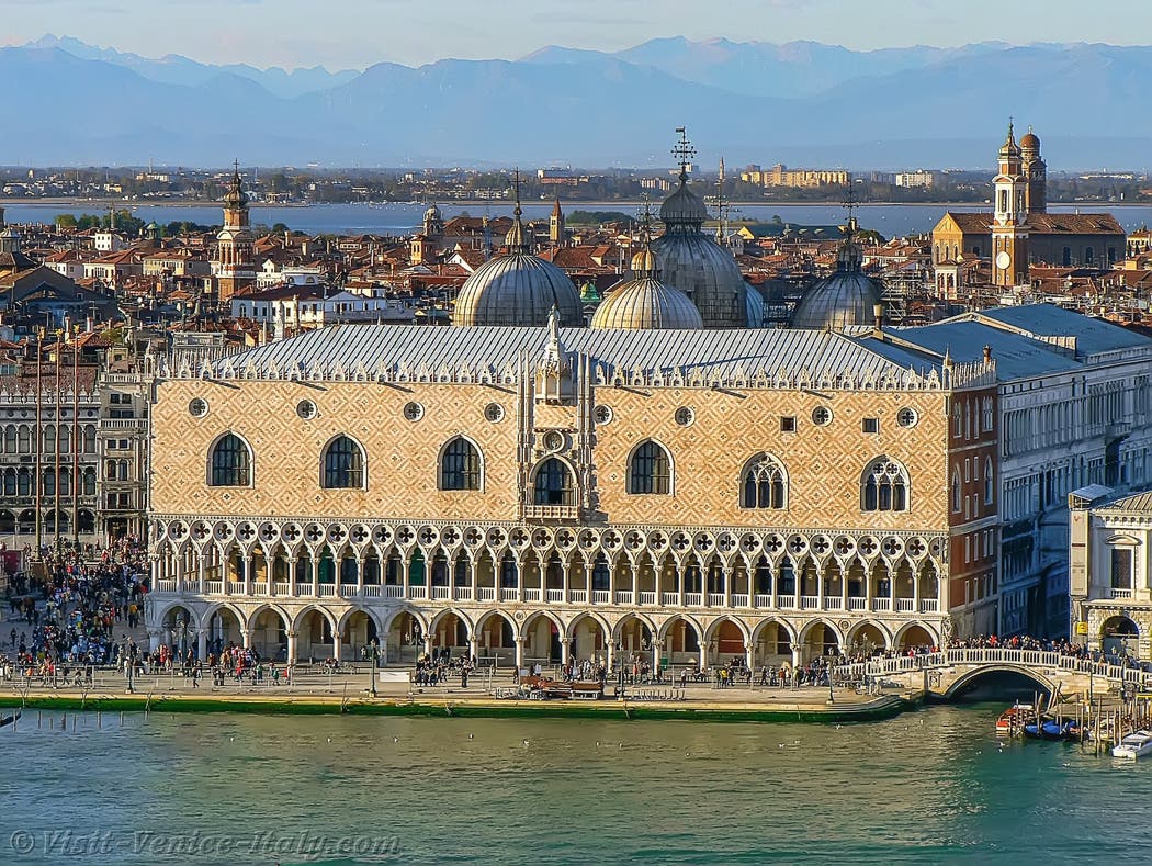 Doge's Palace Architecture Slits Oriental Style Venice Italy